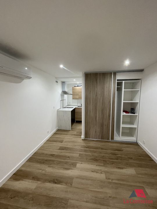 Location studio à Aix-en-Provence - 584 € - 19 m²