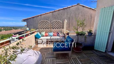 Location maison meublée à Contes - 1044 € - 66 m²