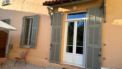 Location maison meublée à Contes - 1044 € - 66 m²